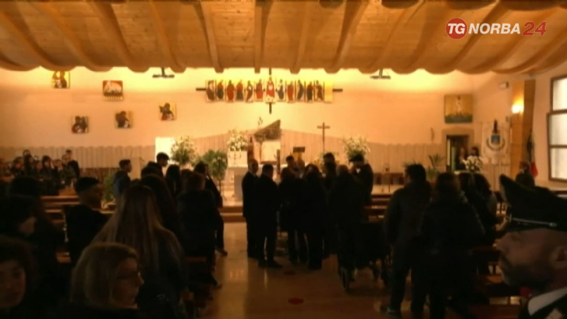 Torremaggiore, i funerali di Jessica: "Un'eroina che ha difeso la mamma ...