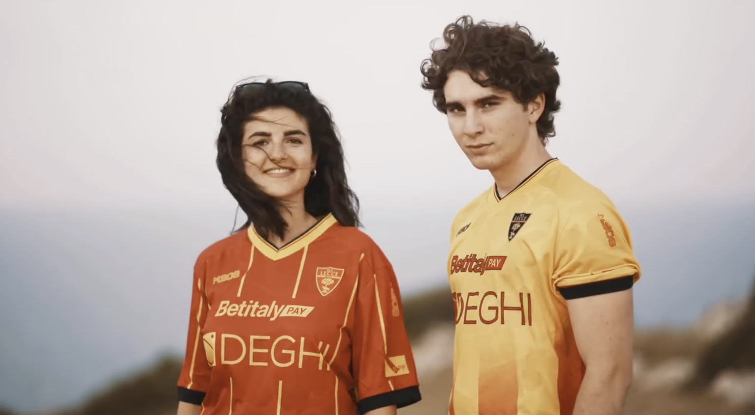 Lecce Calcio: ecco le maglie per la nuova stagione - Telenorba