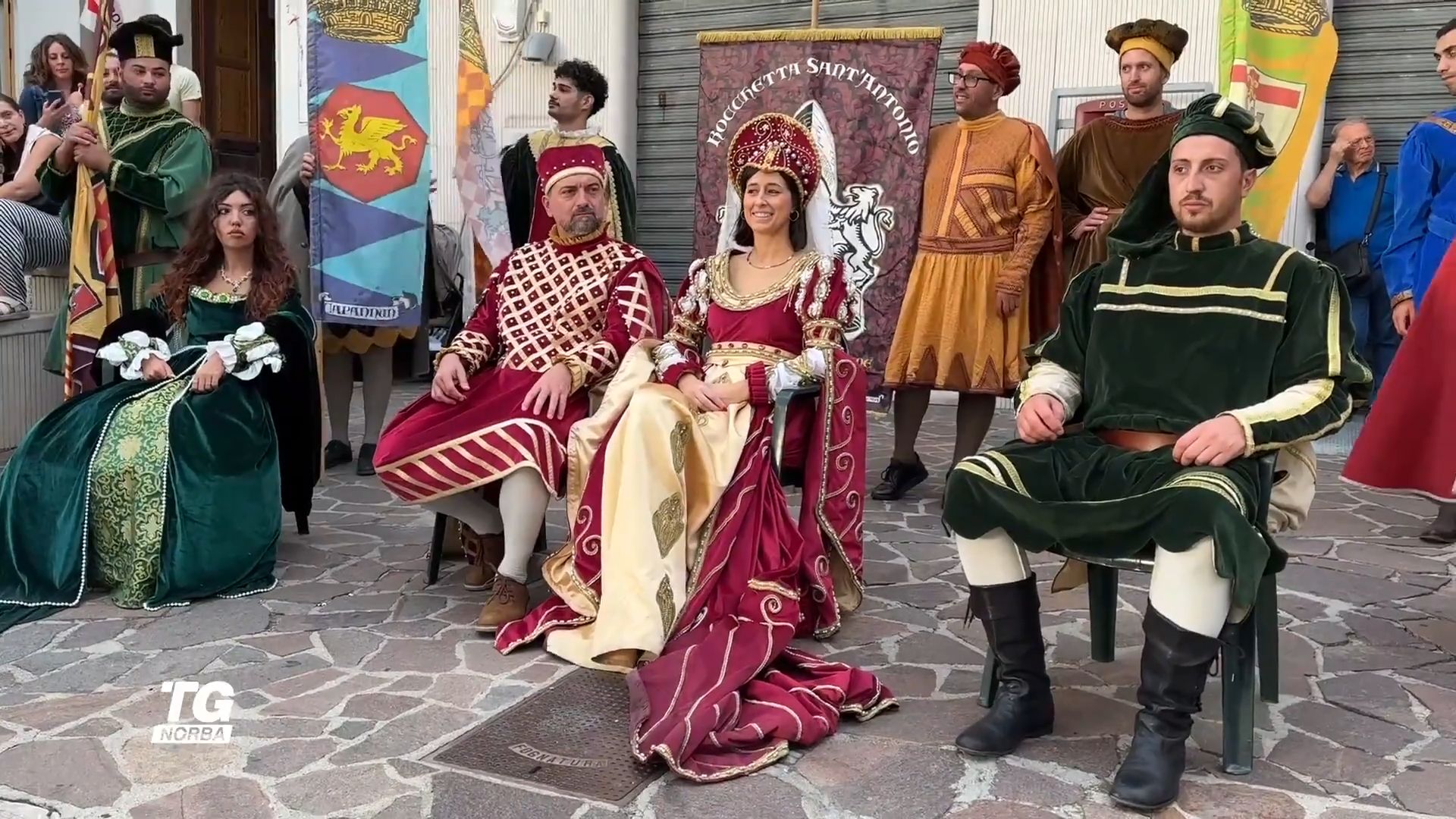 A Rocchetta Sant'Antonio torna il tradizionale corteo medievale - Telenorba